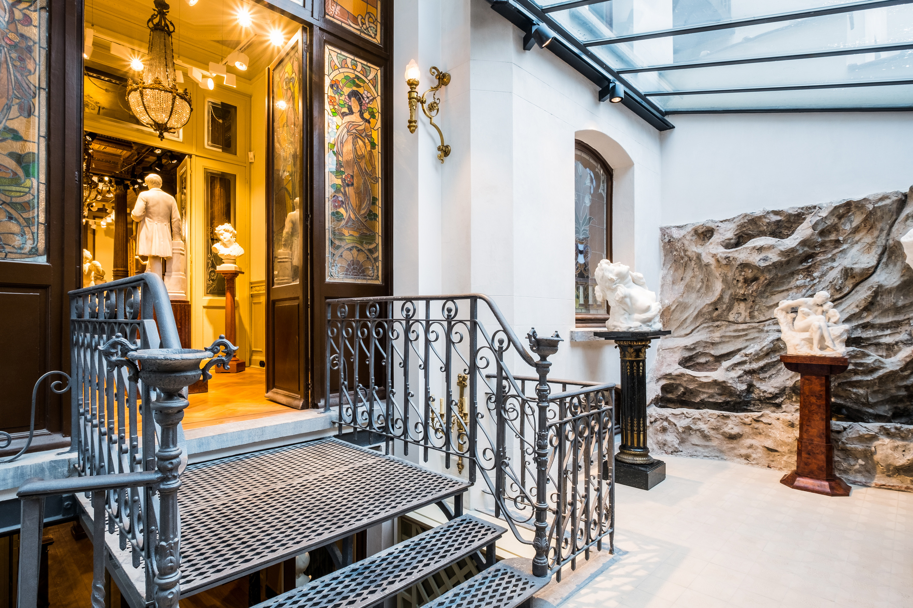 Artimo Fine Arts gallery - marble and bronze sculpture 19th century